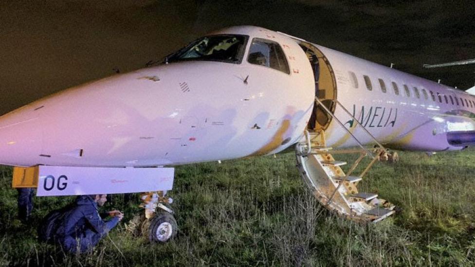 Embraer E145 wypadł z pasa podczas lądowania na lotnisku Orly | dlapilota.pl